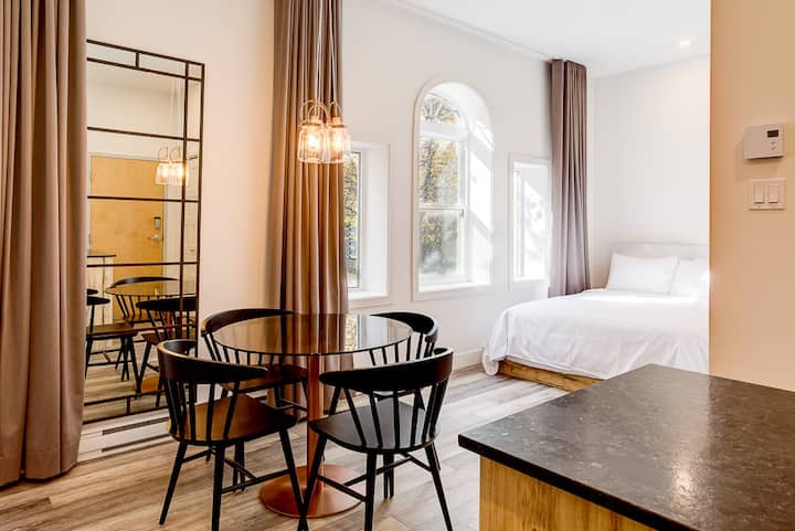 Loft Urbain Et Historique Sur Grande-allée - Quebec