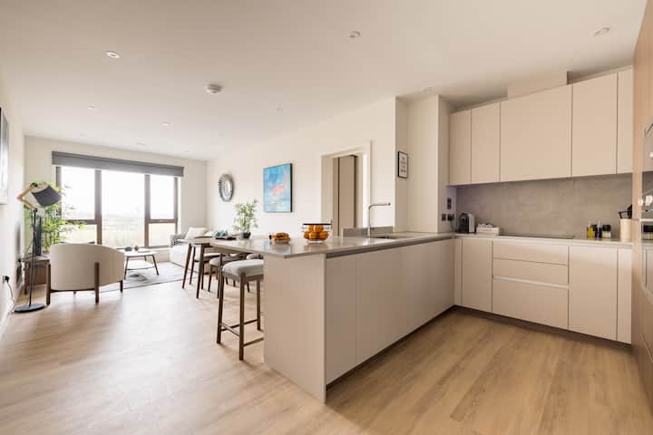 Premium 2-bed 2-bath | Gym, Cinema & Rooftop - Harrow