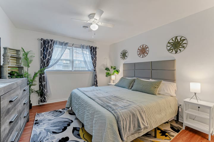 Cozy Pet-friendly 3br • Near Norfolk Beaches - Norfolk, VA