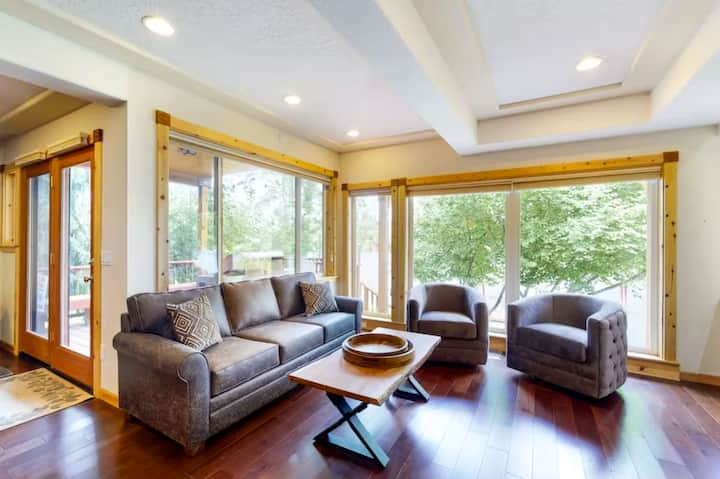 Splendor_middle Level|rivr Frt - Lake Oswego, OR