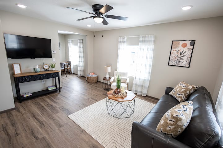 Queen Bed W/ W&d | Located In Downtown Wichita! - Wichita, KS