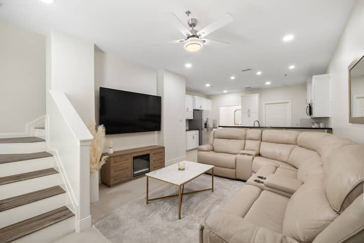 Charming & Cozy Condo Close To Shopping - Pharr, TX