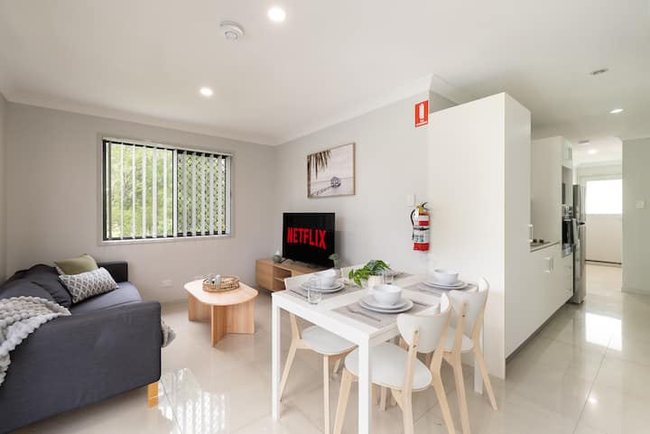 2 Bdr Apt! Next To Park! Clean And Peaceful! 173b2 - Brisbane