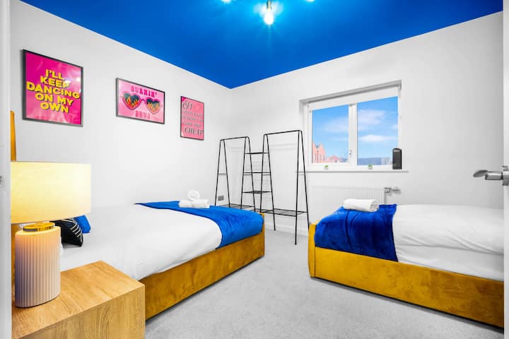 Stylish 2 Bed House - Sleeps 9 - Salford - Parking - 맨체스터