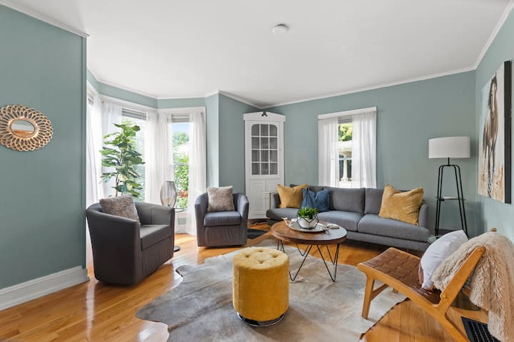 Two Min Walk To The Track! Spacious 2 Queen Bed - Saratoga Springs, NY