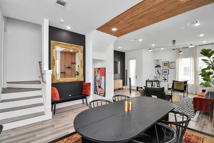 Min To Downtown Htx Luxe Escape With Backyard Golf - Houston, TX