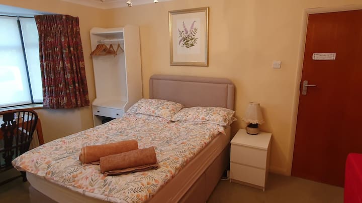 Double-bed In The 'Piano Room' - St Albans