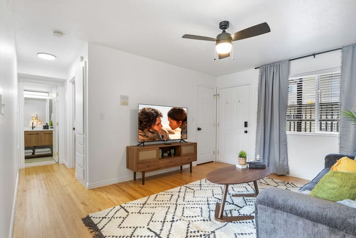 Entire Downtown Condo, Sleeps 4 - Salt Lake City, UT