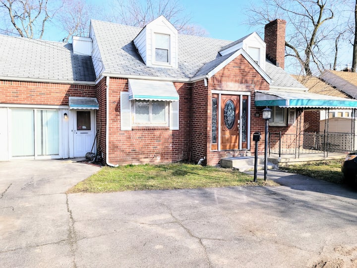 Sweet Home, King Bed, Backyard And Parking - Lancaster, NY