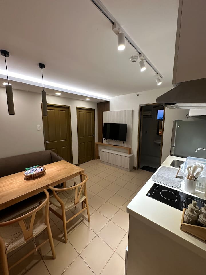 Cozy 2 Bedroom End Unit - Iloilo City