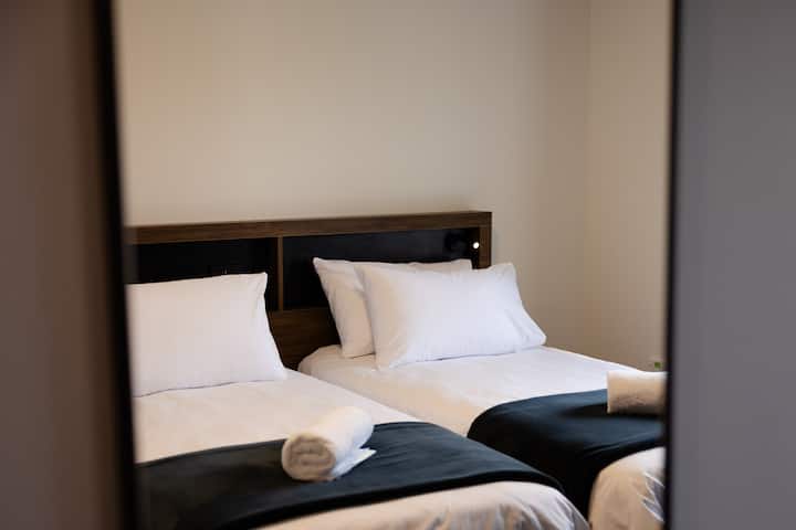 Hhwl - Twin Room - Shared Bathroom - Wellington