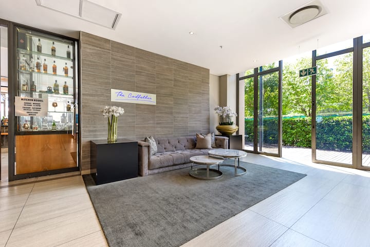 Luxury Studio | Sandton Cbd | Pool | Backup Power - Sandton