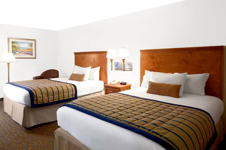 Coratel New Braunfels - 2 Queen Bed Non Smoking - New Braunfels, TX
