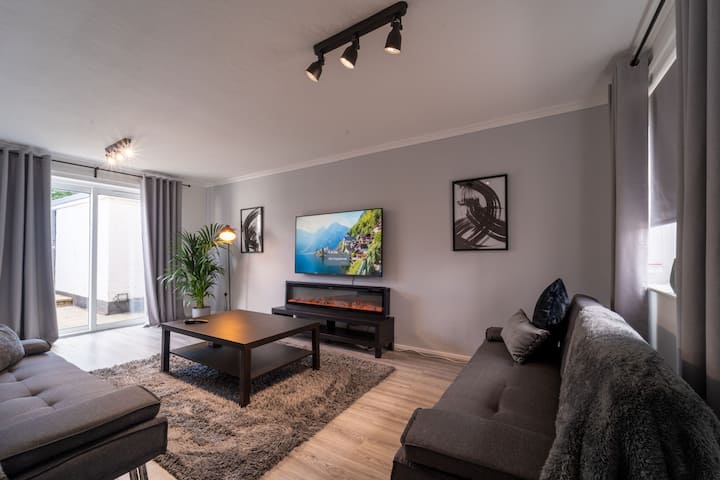 Spacious 3 Bed House, 5mins To Hs2/ Nec/airport. - Birmingham