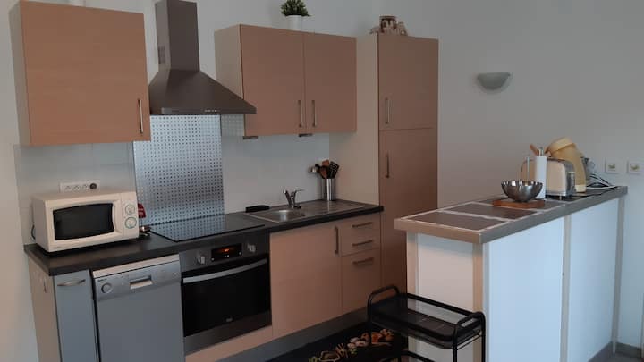 Beau T2 Très Bien éQuipé Classé 2 * Parking Privé - Rochefort, France