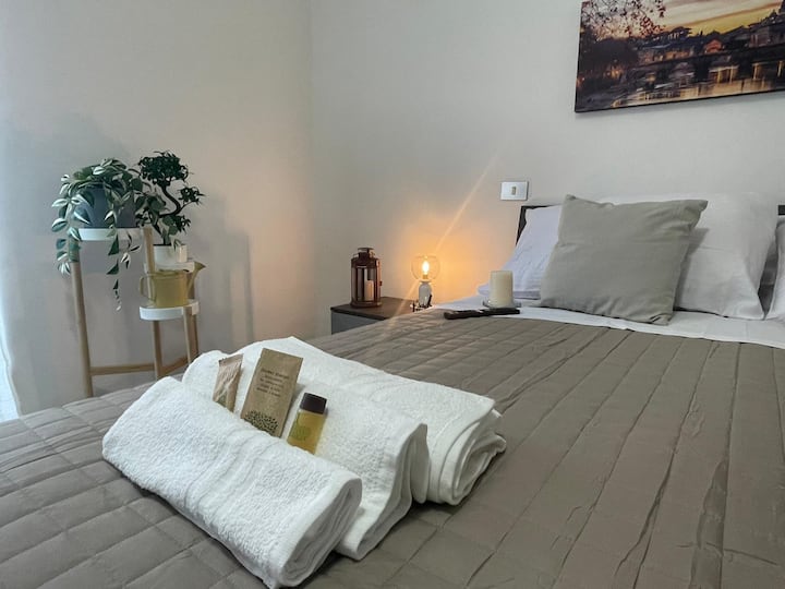 Spazioso: 2 Camere Triple, 2 Bagni, 5 Min Termini - Rome