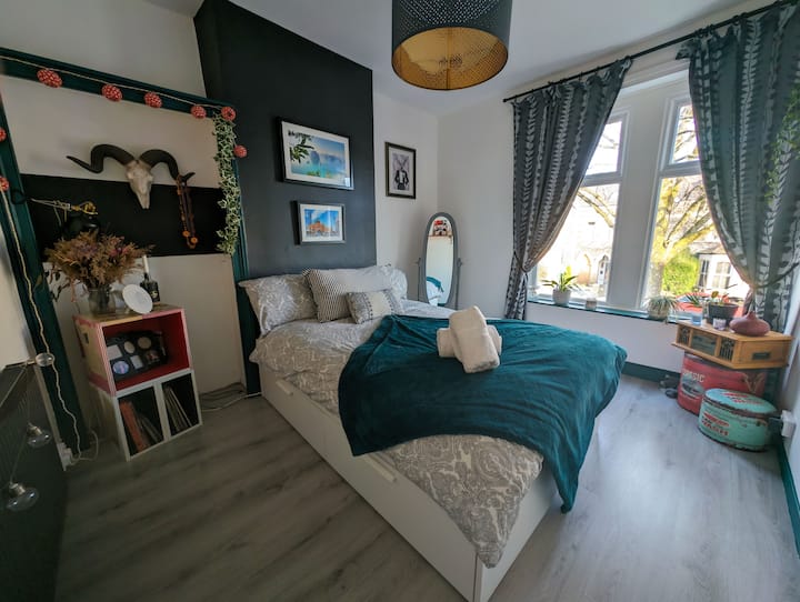 Eclectic City Hideaway-sleeps 4 - Cardiff