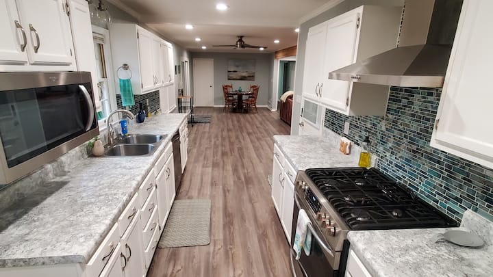 Freshly Renovated Home - Douglasville, GA