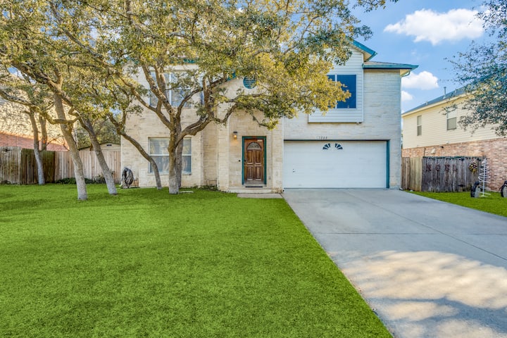 Roomy Home In Cedar Park - Leander, TX