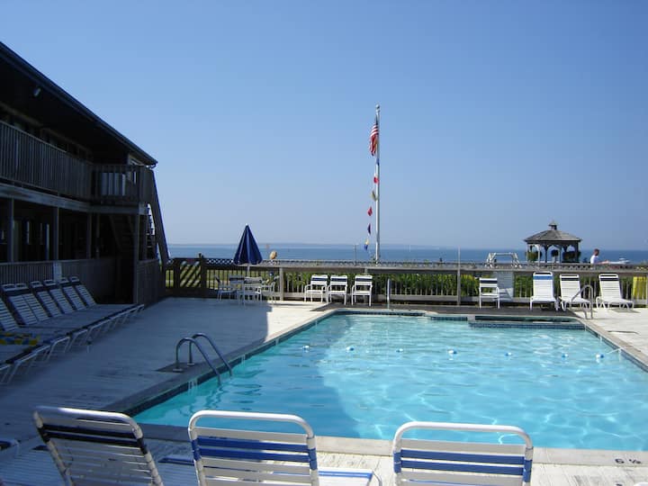 Ocean Front Resort Studio Unit - Oak Bluffs, MA