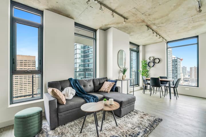 Corner Luxury High-rise Condo | Sleeps 7 - Calgary