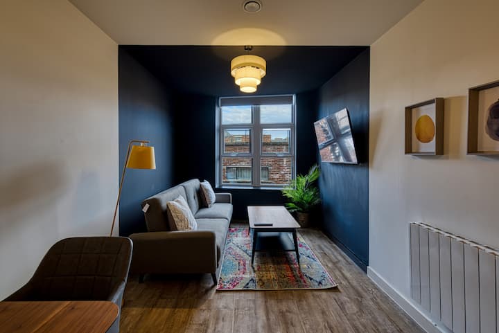 Renaissance 3: 1 Bedroom Apartment In Southport - Southport