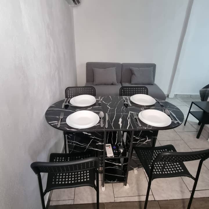 Pequeño Espacio Minimalista. - Mexico City