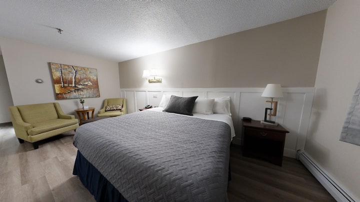 Deluxe King Suite - Presque Isle, ME