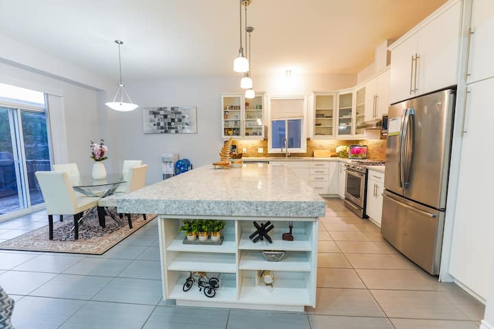 Cozy Family House In Northwest London - London, Ontario
