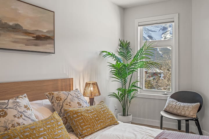 Winter Saving: Top Floor, Stunning View, Parking - Canmore