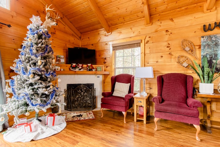 Cozy&hot Tub& Patio-pets Friendly In Gatlinburg - Gatlinburg, TN