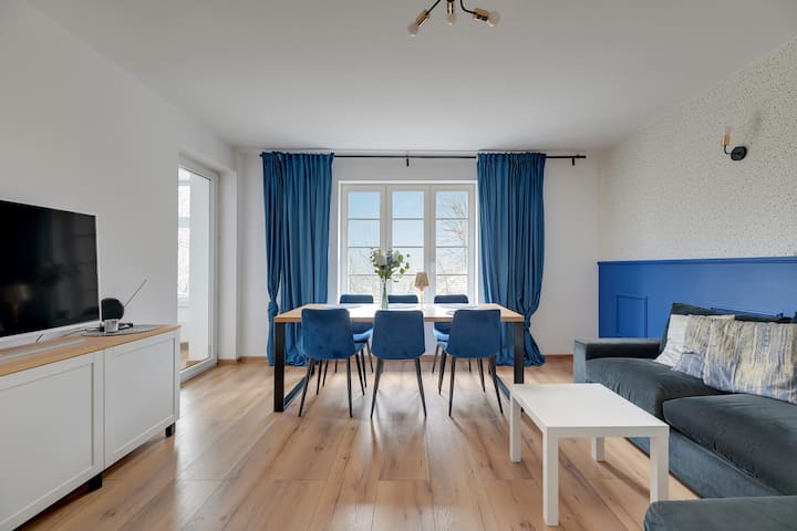 Cobalt Blue 2 Bedroom Spacious & Central Apartment - Gdańsk