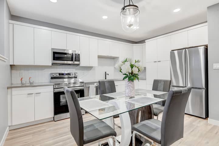 Pristine & Modern 2 Bed 2 Bath With Garage Parking - Grande Prairie
