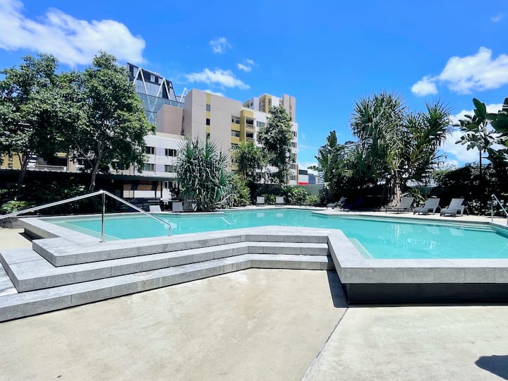 Modern & Homely 2br Apt W/parking @Bowen Hills - Brisbane