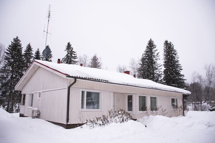 Maatilamiljöössä Omakotitalo - Kotka