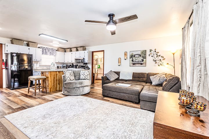 Private Riverfront Retreat Near Gsm National Park! - Bryson City, NC