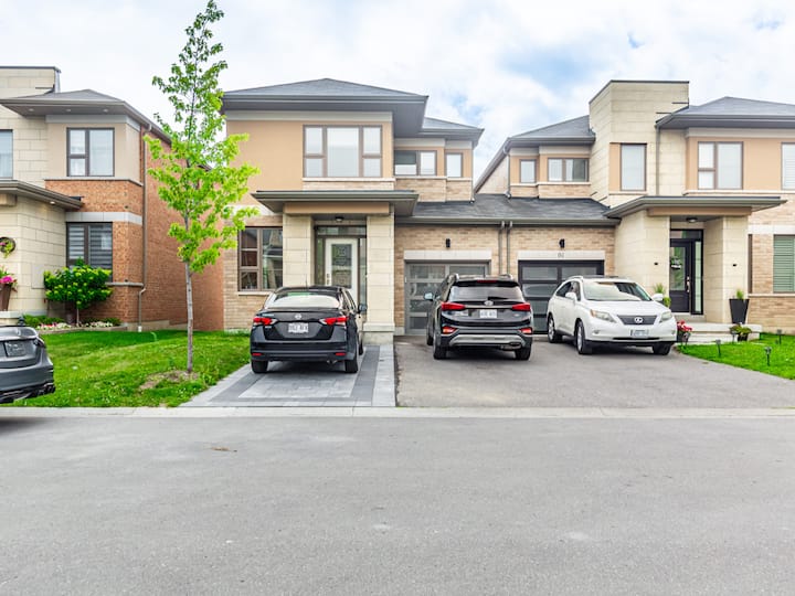 Family Friendly 5 Bedroom Home - Oshawa