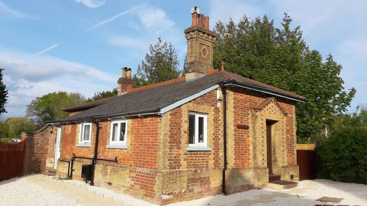Charming Cottage In Brockenhurst - 