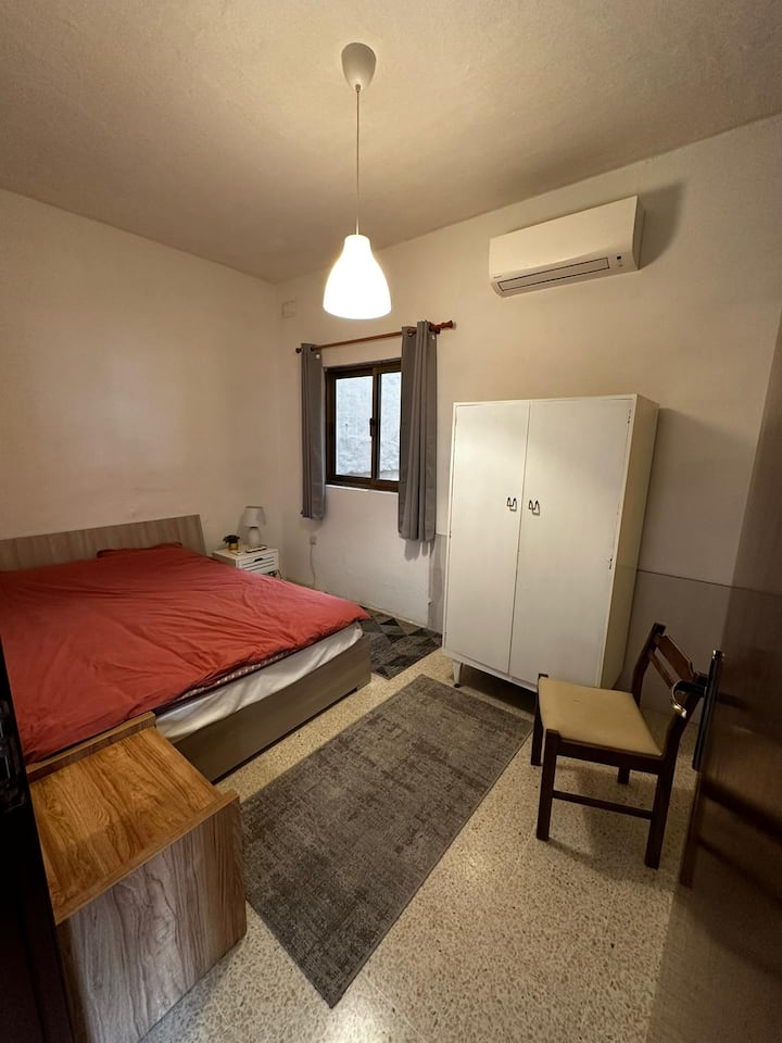Private Room / Central Location - Malta