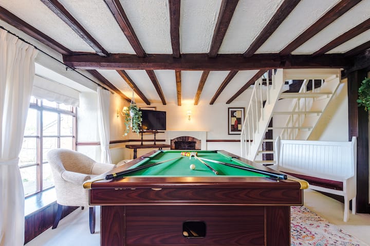 Spacious 5br Home W/game Room - Ruthin