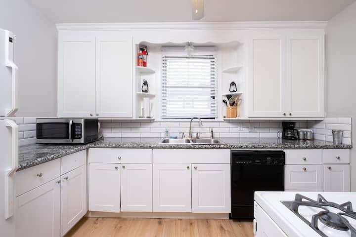Cute, Furnished Home Near Uams - Little Rock, AR
