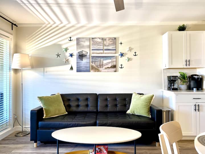 Oceanfront Villa Steps Away From Sand & Waves - Hilton Head Island, SC