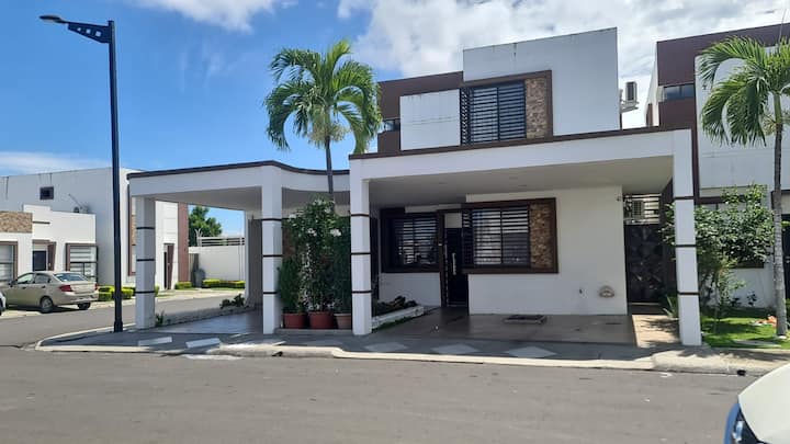 Casa Acojedora Y Segura -