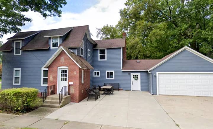 Dida's Lakeside Rental – 1 Mile From Beach - South Haven, MI