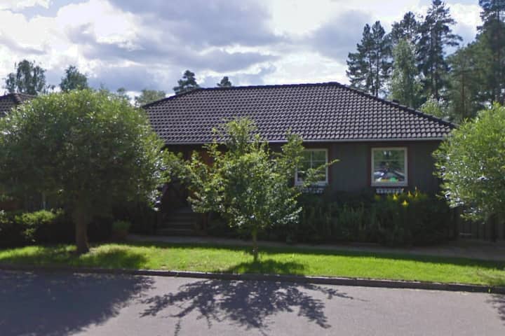 Fin Nedervåning I En Villa Med Badrum Och Eget Kök - Falun