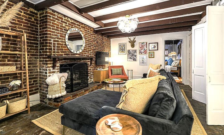 Authentic Savannah Experience In Garden Hideaway - Georgia