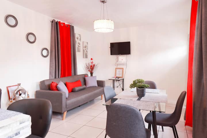 Casa Abuela: 3-br With Balcony & Self Check-in - San Juan