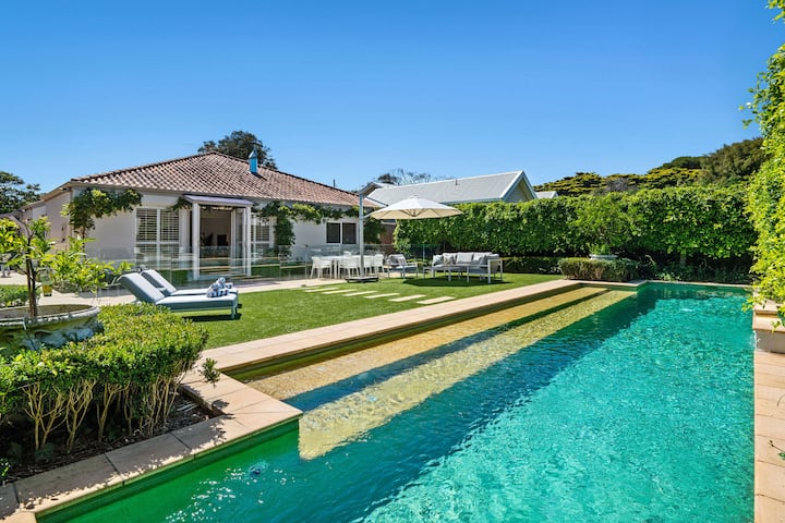 ‘Joanna’- Poolside Entertainer * Stay 3 Pay 2* - Portsea