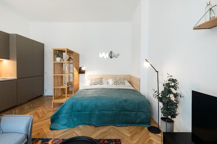 Sunny Condo In The Center Of Vršovice - Praga