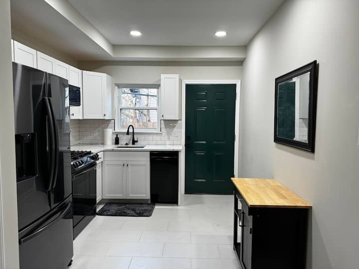 Full Home! Chic & Comfy Urban 3 Bed 1.5 Bath Patio - Camden, NJ